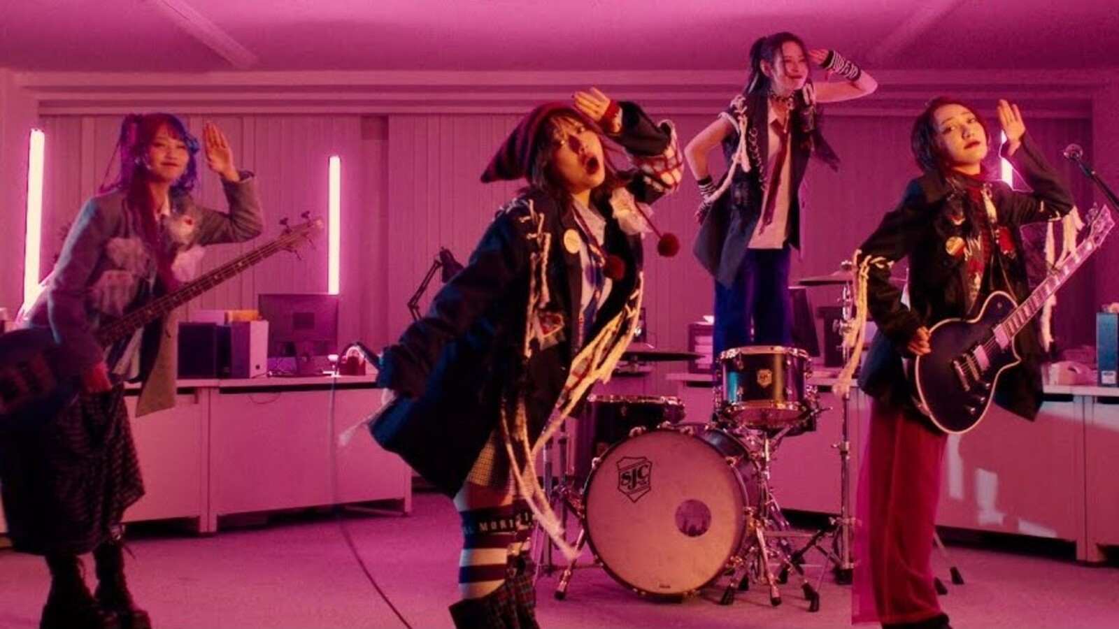 Japanese metalcore band Hanabie bring the screamo with addictive new ...